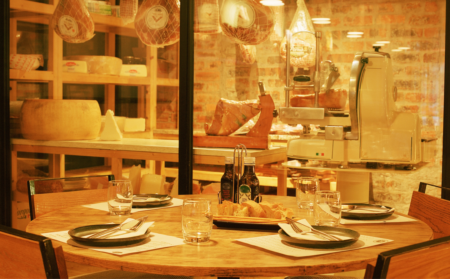 Villa 47 | Italian Restaurant & Cocktail Bar